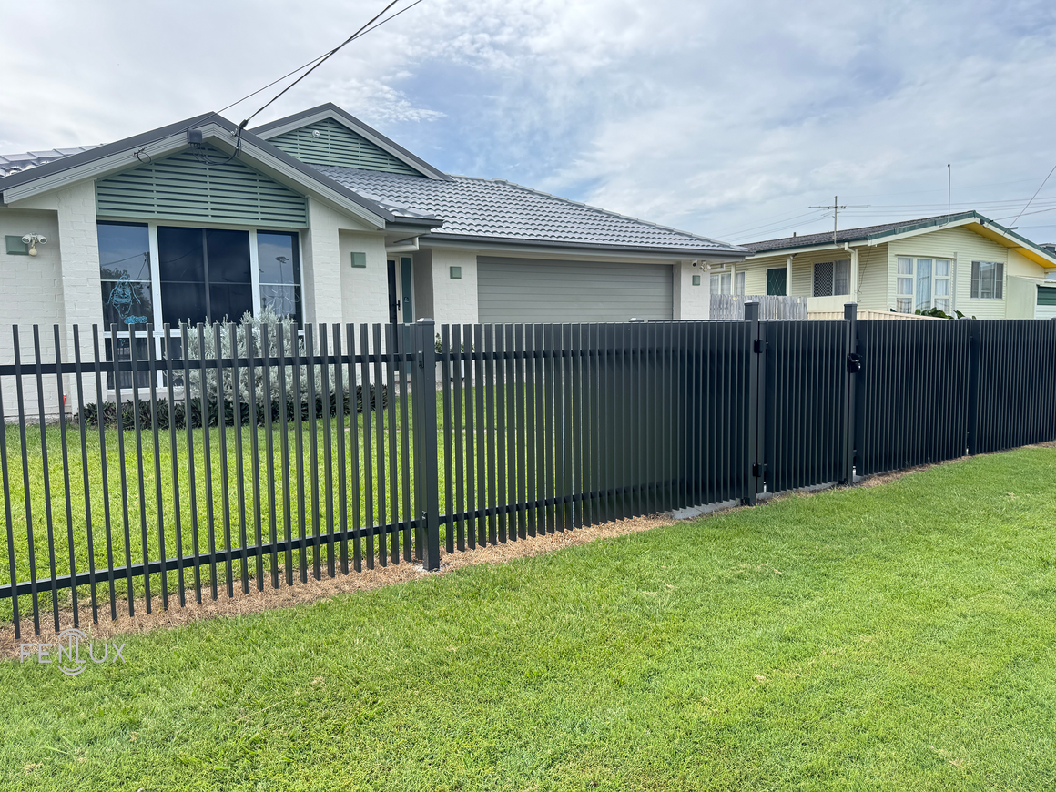 Welded Aluminium Blade fence – Fenlux Shop