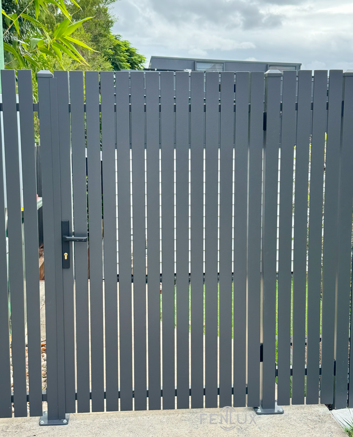 DIY Aluminium Picket Pedestrian Gate with Lock | Modern Aluminium ...
