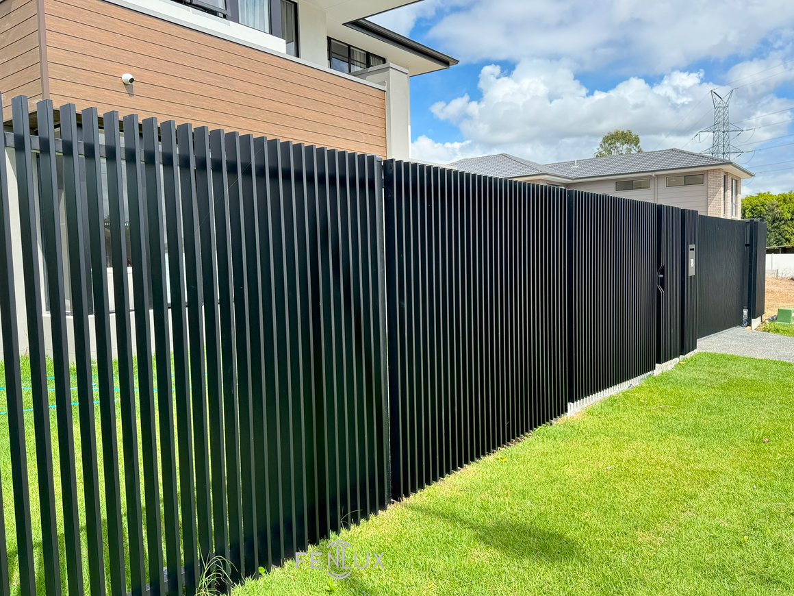 Welded Aluminium Blade fence – Fenlux Shop